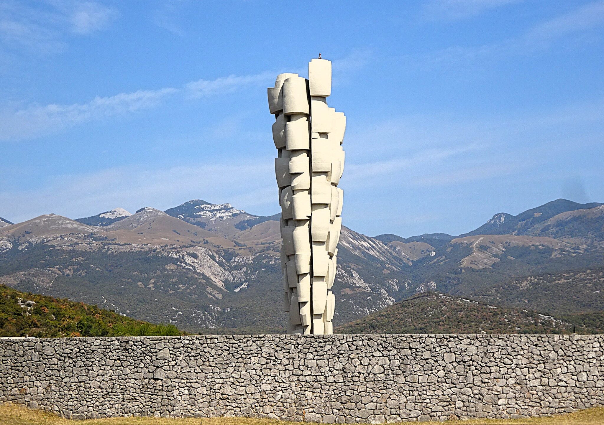 Spomenik. Un viaggio spaziale...
